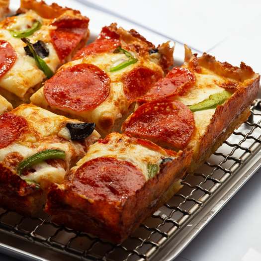 Don't Spend A Single Penny On This Insane Style Pizza Trend